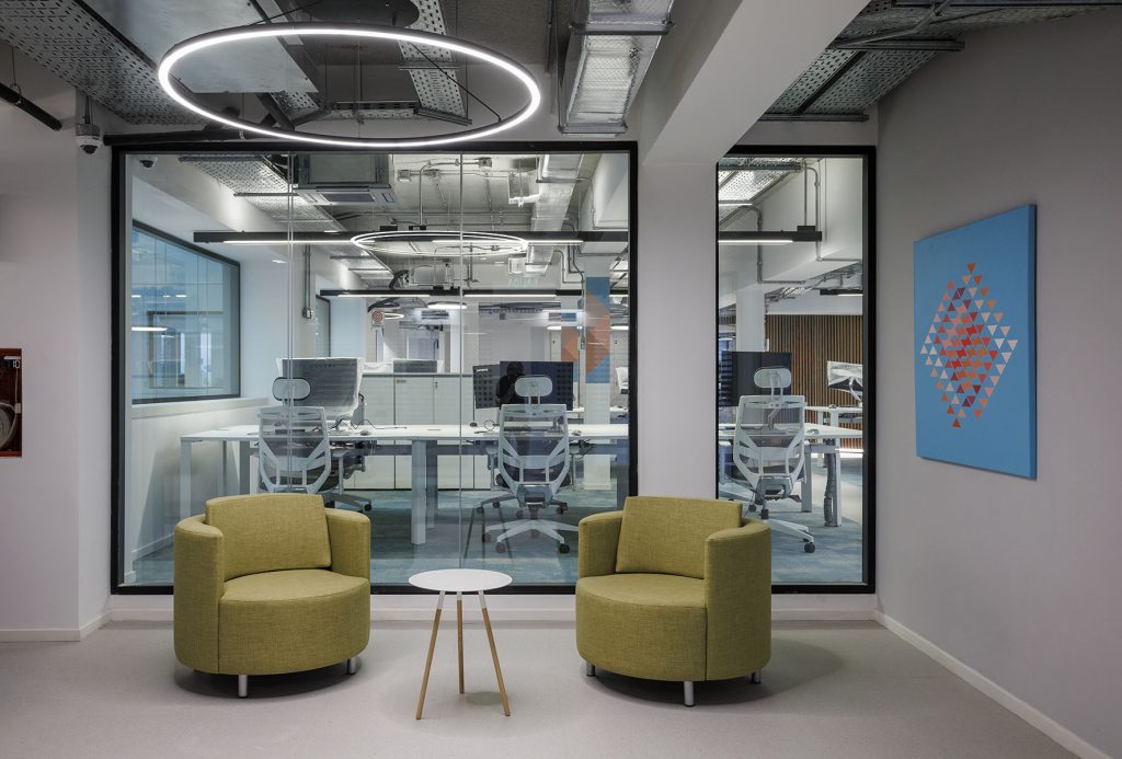 ¿Cómo influye el color en el diseño del espacio? - Grupo A2